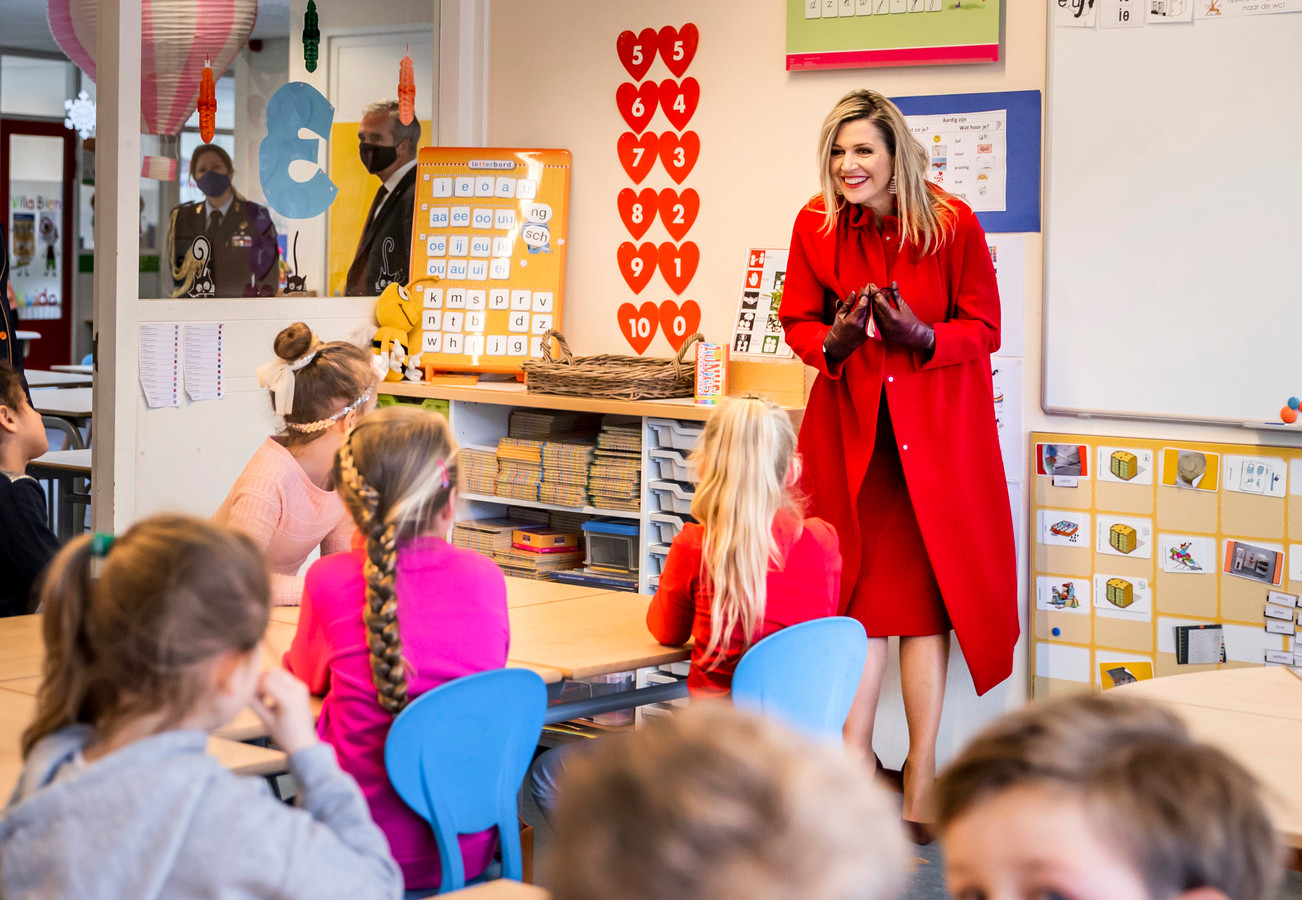 Bijzonder bezoek voor basisschool: Koningin Máxima praat met kinderen ... Bijzonder bezoek voor basisschool: Koningin Máxima praat met kinderen ...