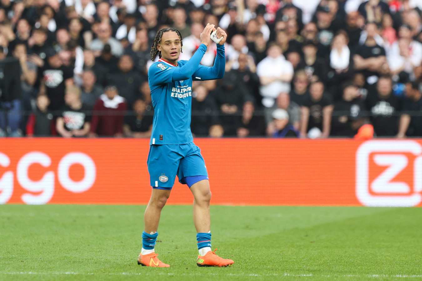 Elfrink & De Mos | Vrede hebben met de spreekkoren richting Xavi Simons ...