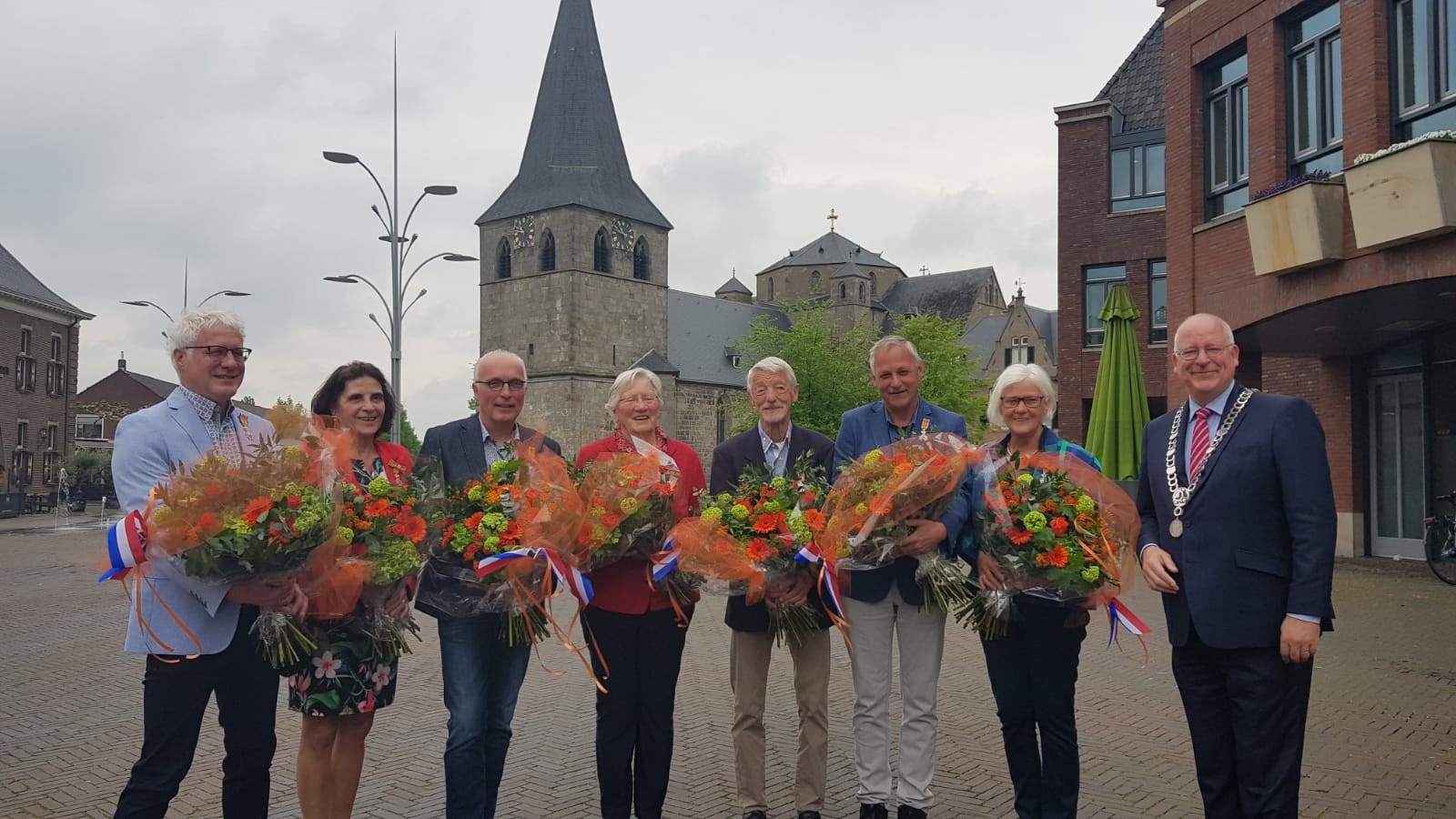 Zeven lintjes in Dinkelland | Foto | tubantia.nl Zeven lintjes in Dinkelland | Foto | tubantia.nl