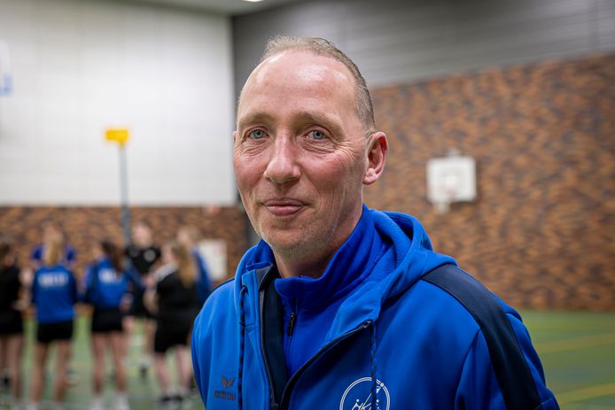 Korfbaltrainer reist wekelijks meerdere keren 160 kilometer van ...