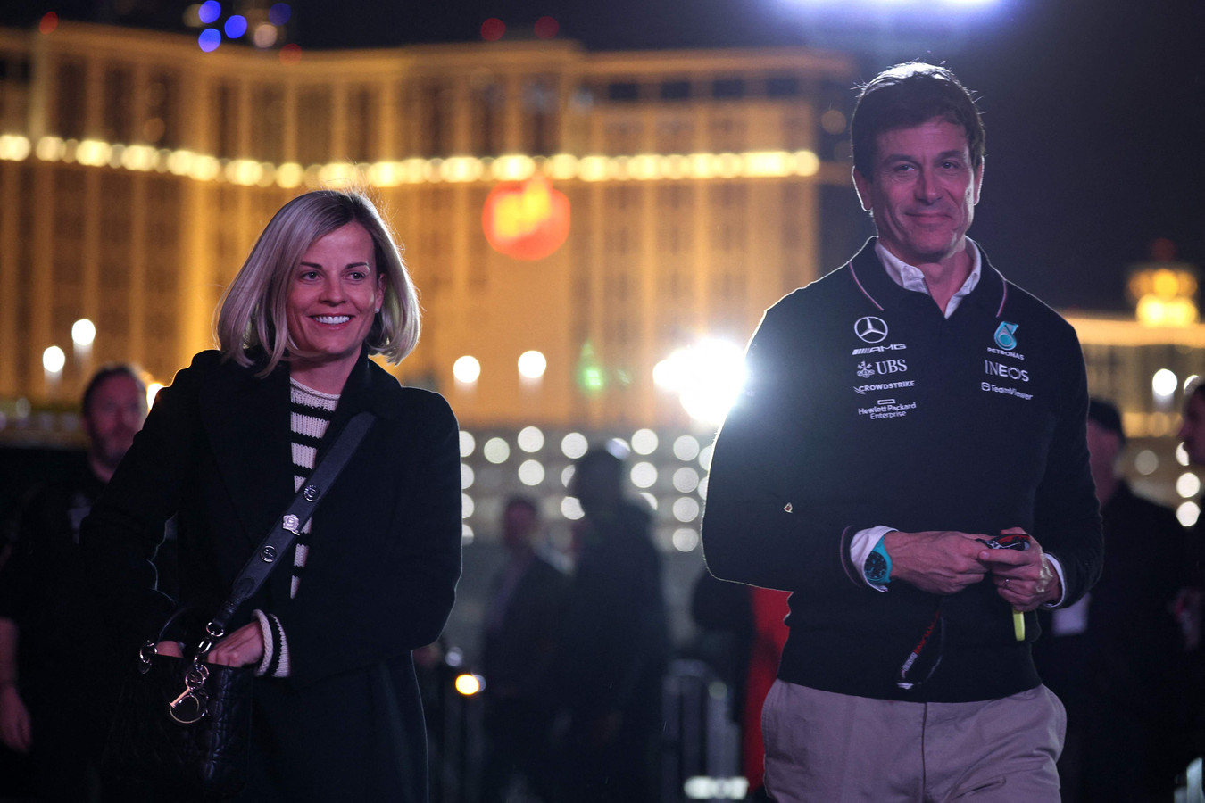 Vrouw Mercedes-baas Toto Wolff furieus na ‘mislukte aanval’: ‘Ik laat ... Vrouw Mercedes-baas Toto Wolff furieus na ‘mislukte aanval’: ‘Ik laat ...