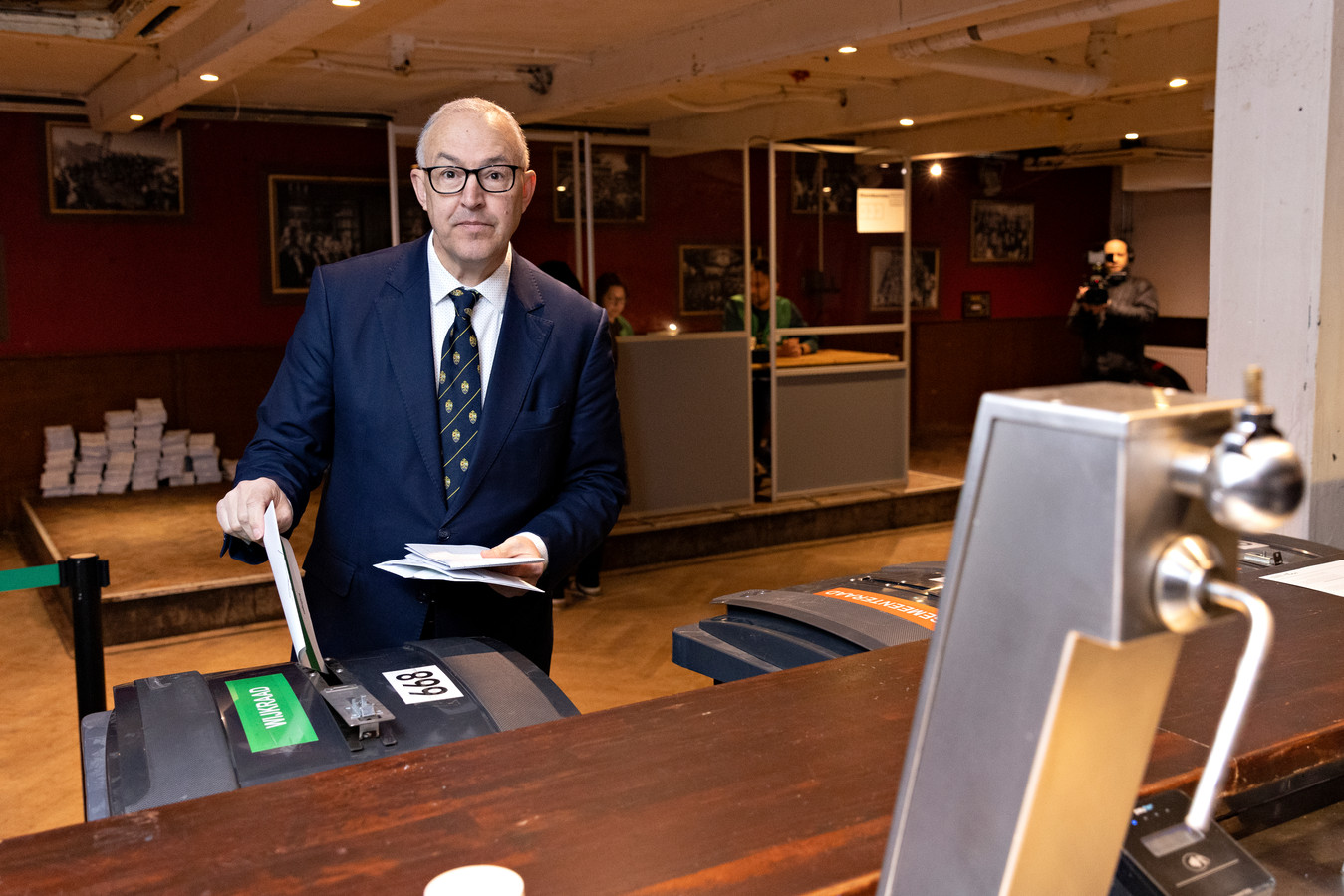 Opkomst in Rotterdam historisch laag: ‘Iederéén in de stad moet zich ...