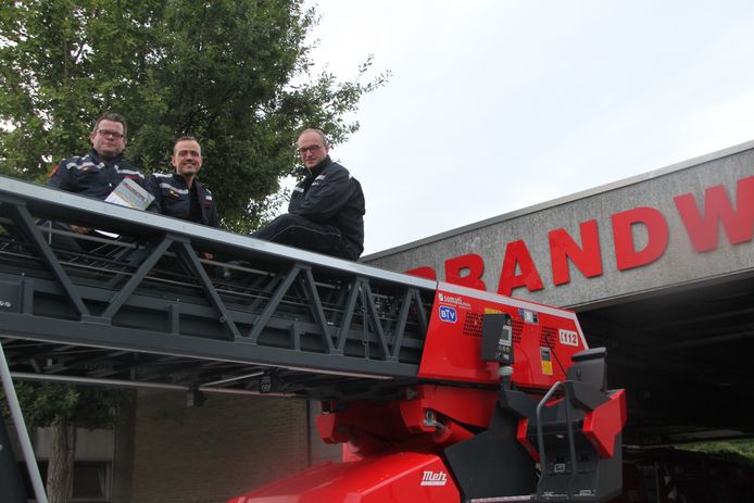Izegemse brandweer maakt grappige kalender | Izegem | hln.be