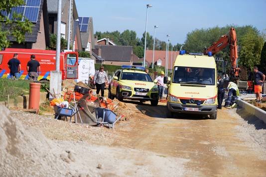 76-jarige valt vijf meter diep in rioolput | Herent | hln.be