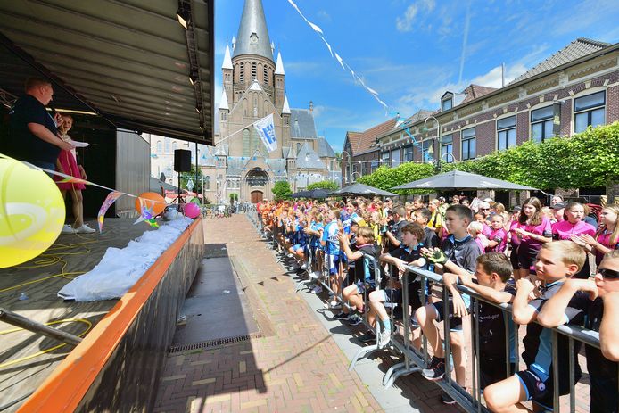 Kleine Tour Steenbergen met nieuwe rennertjes, nieuwe shirtsponsors en ...