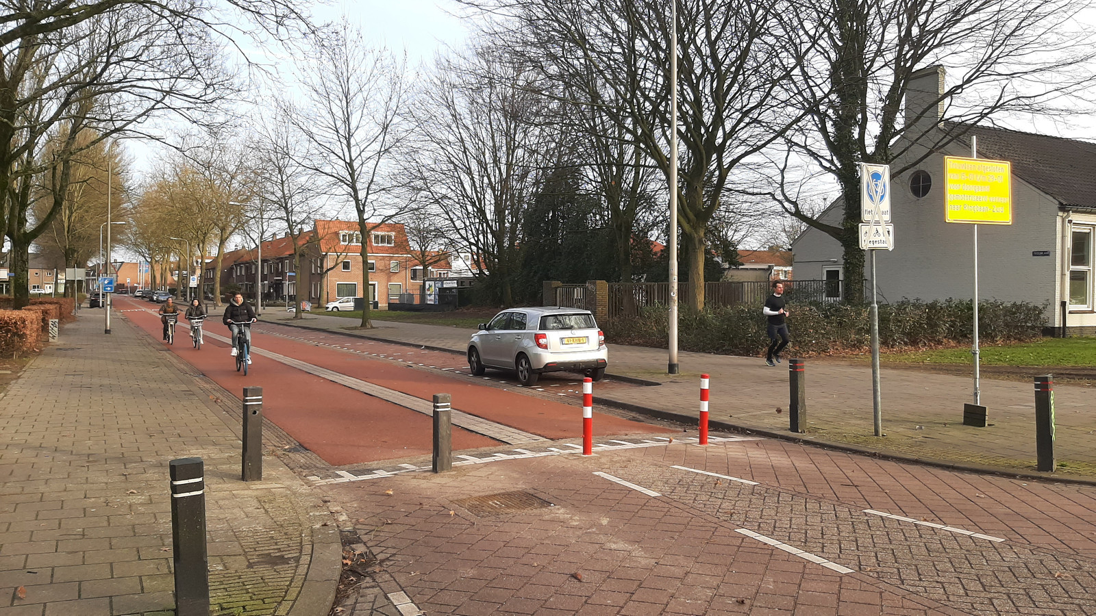 Proef ‘veiligere fietsstraat’ in volle gang, maar nu rollen ze met hun ...