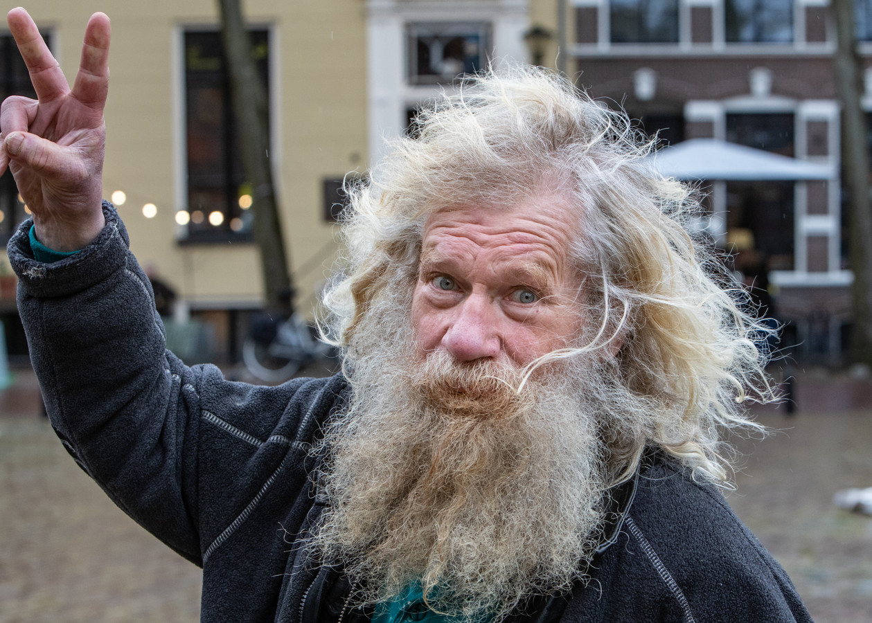 Zwerver Bertus gaat voor plekje in Deventer gemeenteraad: ‘Ik weet echt ...