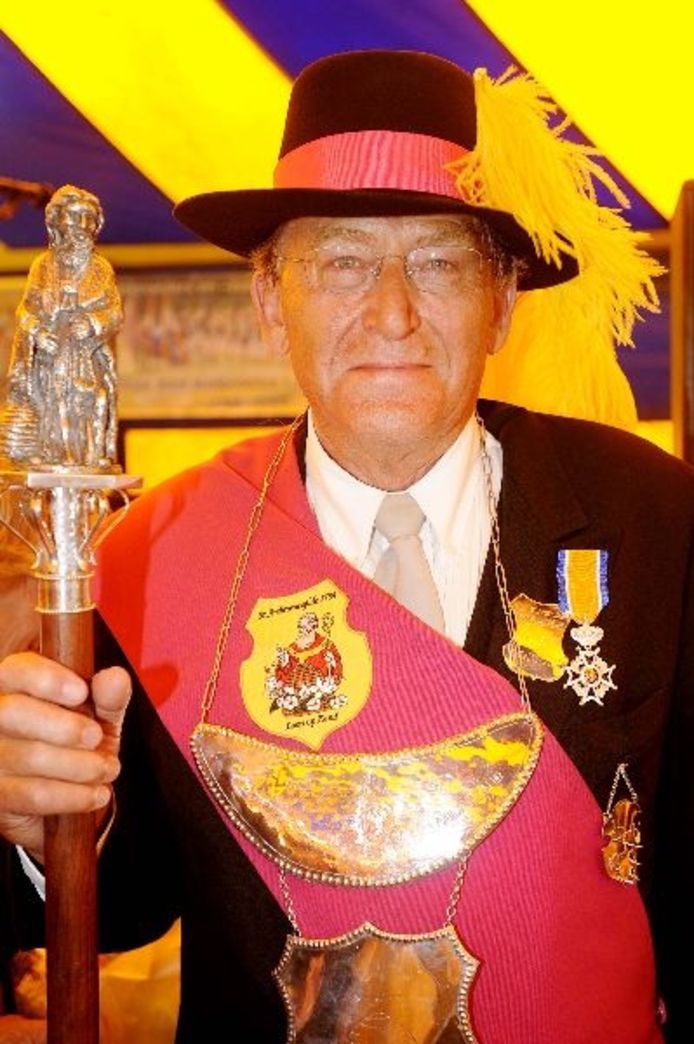 Lintje voor hoofdman Van Riel | Tilburg e.o. | bd.nl