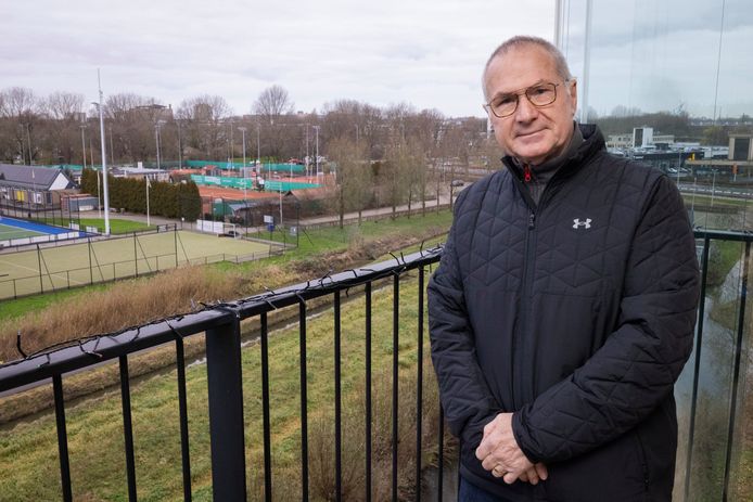 Bewoners vrezen voor geluidsoverlast van padelbanen naast hun woningen ...