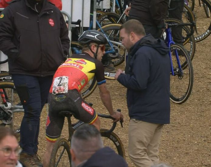 “Ze zitten in hun ivoren toren en hebben weinig voeling met het ...