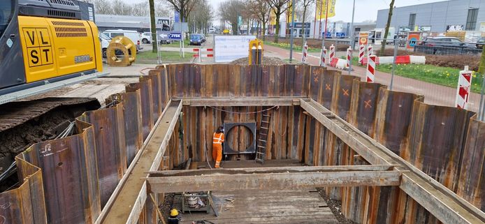 Door boren van nieuwe rioolbuis hoeft Engelseweg in Helmond niet ...