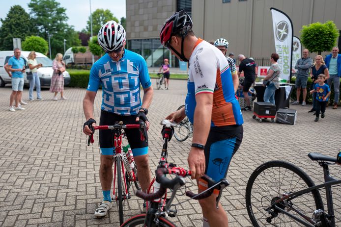 24 uur op de trappers en 550 kilometer gefietst, Robert en Tom hadden ...