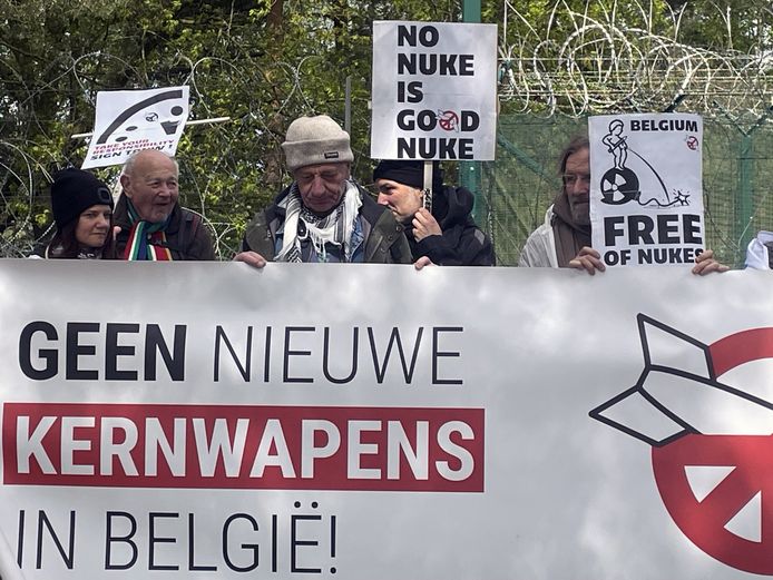 NAVO wil inzet kernwapens niet uitbreiden naar andere landen ...