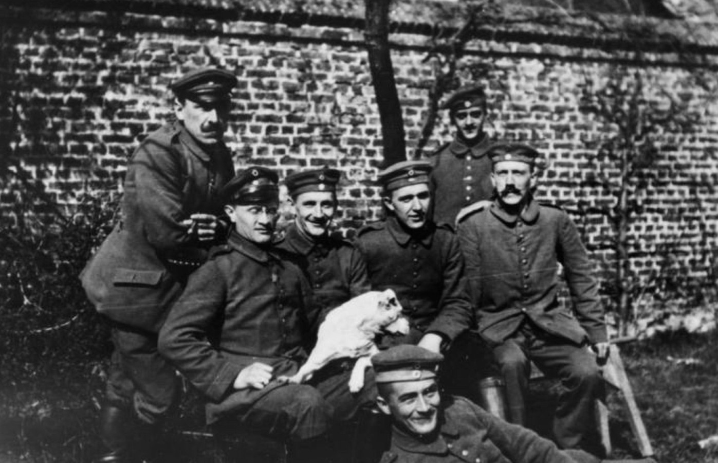 17 gemeenten, 17 weetjes: Heeft Hitler nakomelingen in Ardooie? | Foto ...