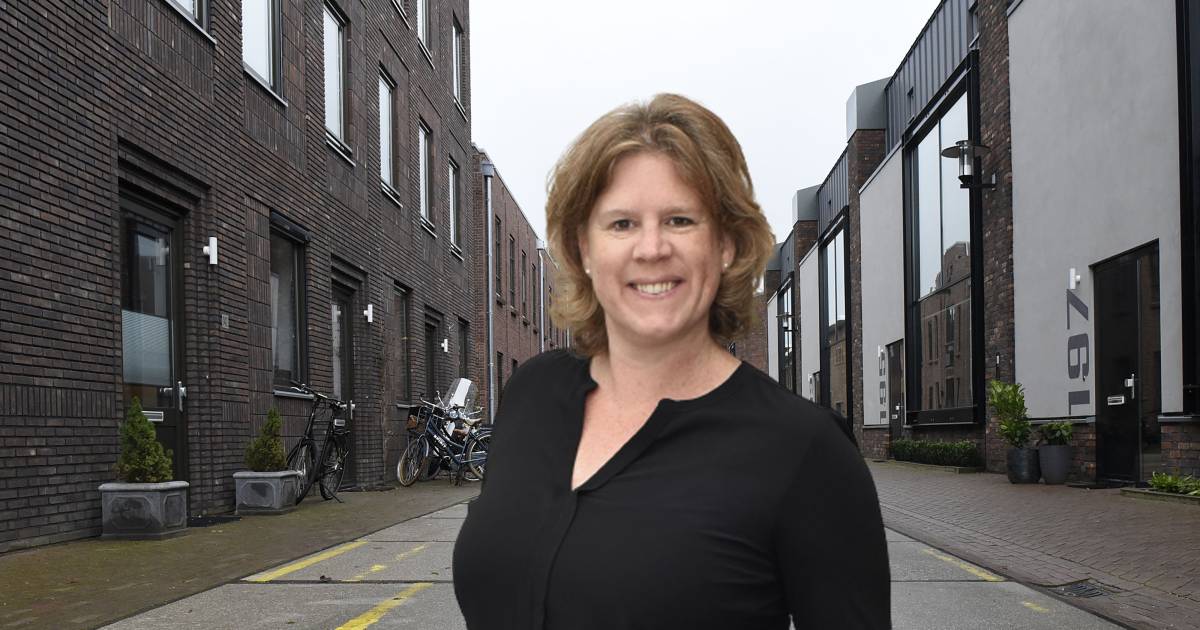 Daniëlle gaat bijna onderuit op spekgladde betonplaten: ‘Je hebt ...