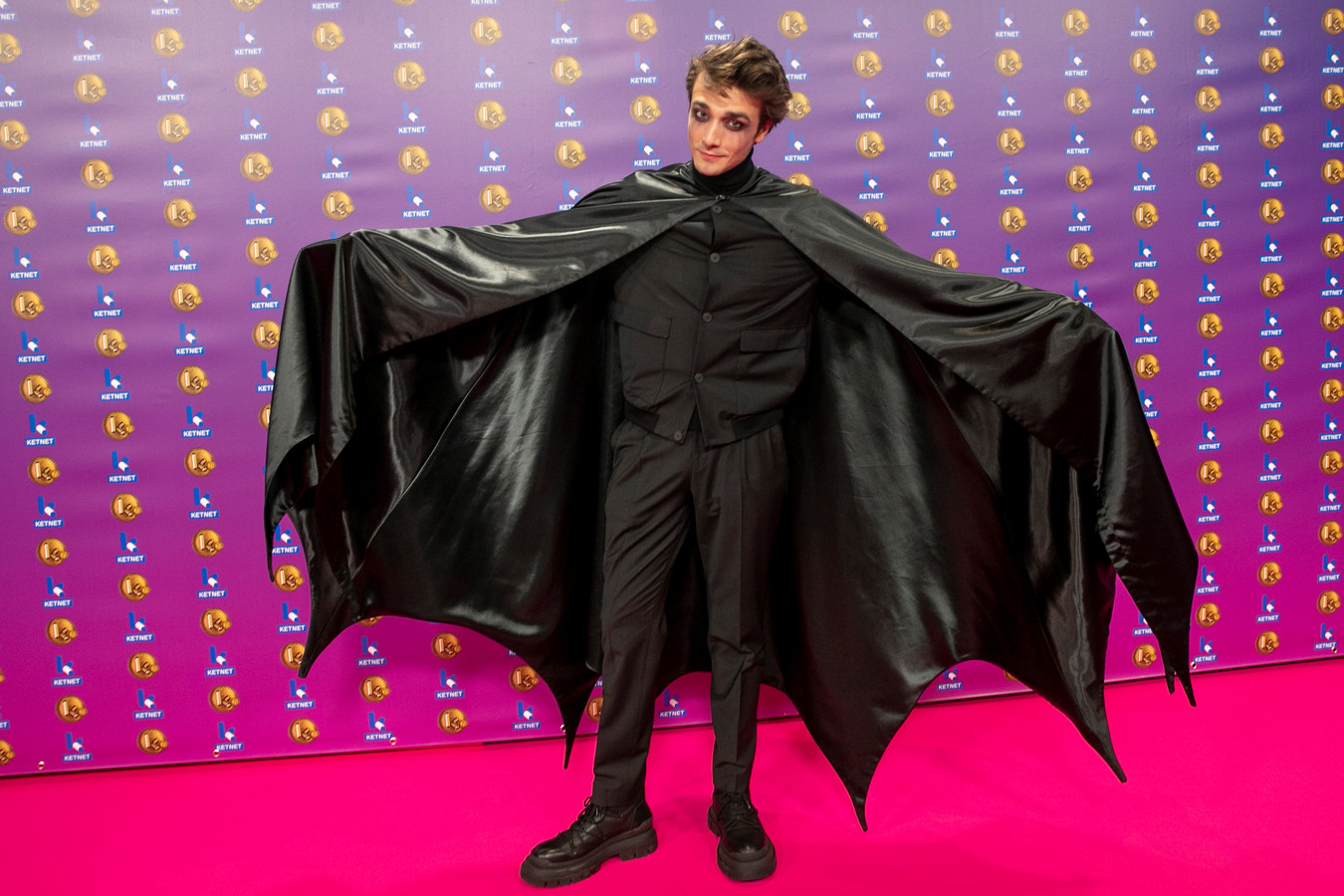 IN BEELD. Aaron Blommaert als Batman en Lize Feryn als Wonder Woman op ...