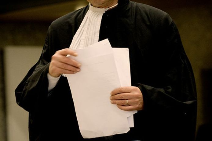 Onderzoeksrechter stapt op na omstreden arrestatie van advocaat ...
