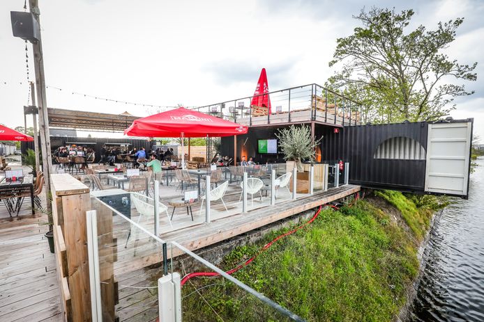 Terrasje doen op zomerbar DOK, met zicht op kanaal: “Hopelijk vanaf ...