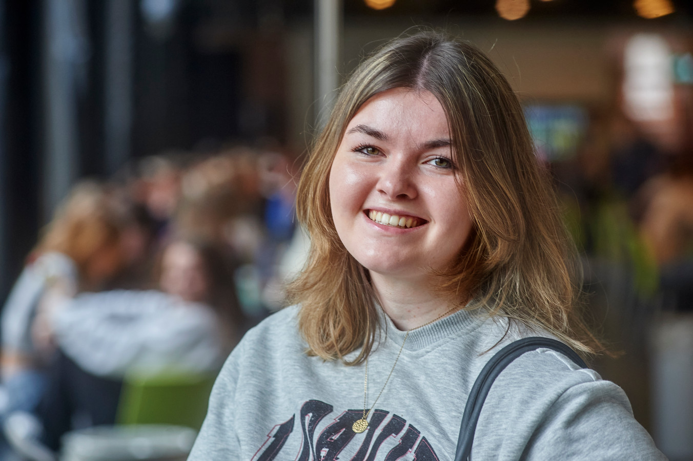 Anouk (17) had wel zin in een uitdaging, nu doet ze in elf vakken vwo ...