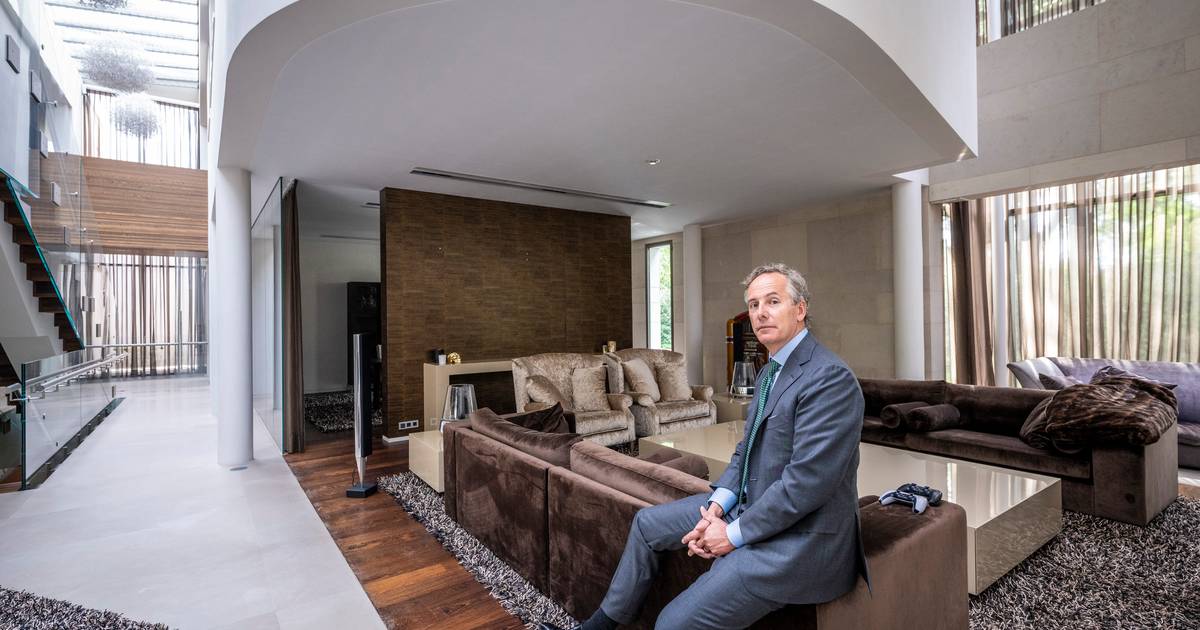 Een kijkje in de ‘James Bond-villa’ van gevallen vastgoedtycoon Roger ...