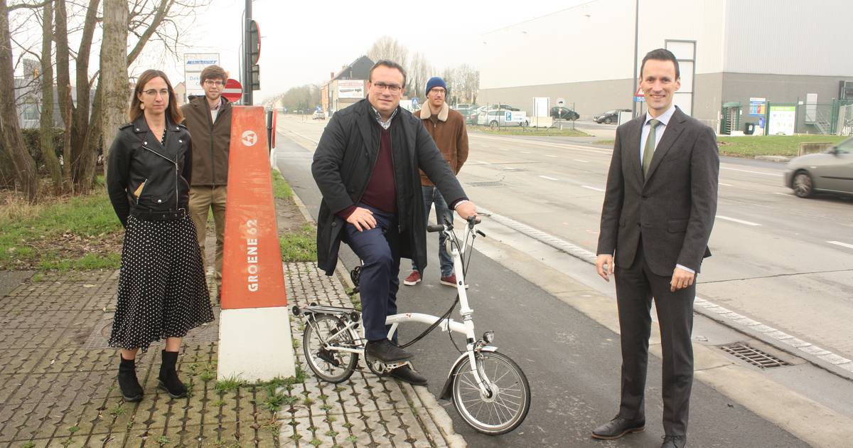 Nieuwe fietspaden in Zandvoordestraat maken het veiliger op de route ...