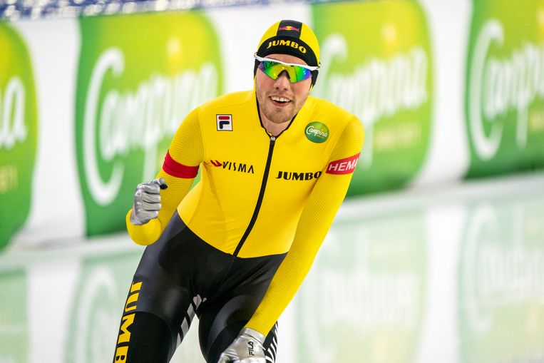 Patrick Roest schiet op de 5 kilometer naar een baanrecord in Thialf