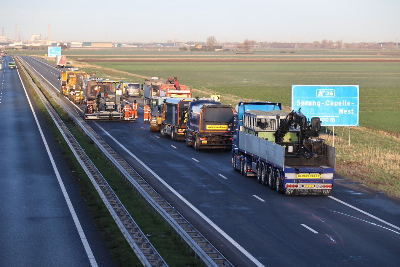 Gezin met twee kinderen uit Raamsdonksveer overlijdt bij ongeval A59 Sprang-Capelle | Foto | bd.nl