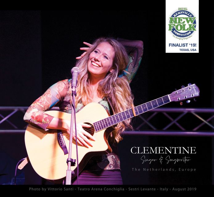 Singer-songwriter Clementine Volker speelt in leeg theater | Voorne ...
