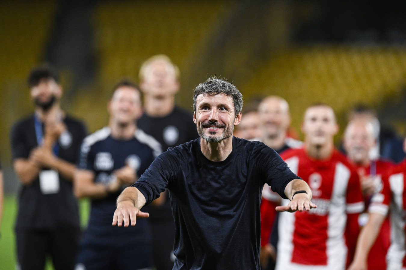 Antwerp gaat langer door met z'n succestrainer: Mark van Bommel ...