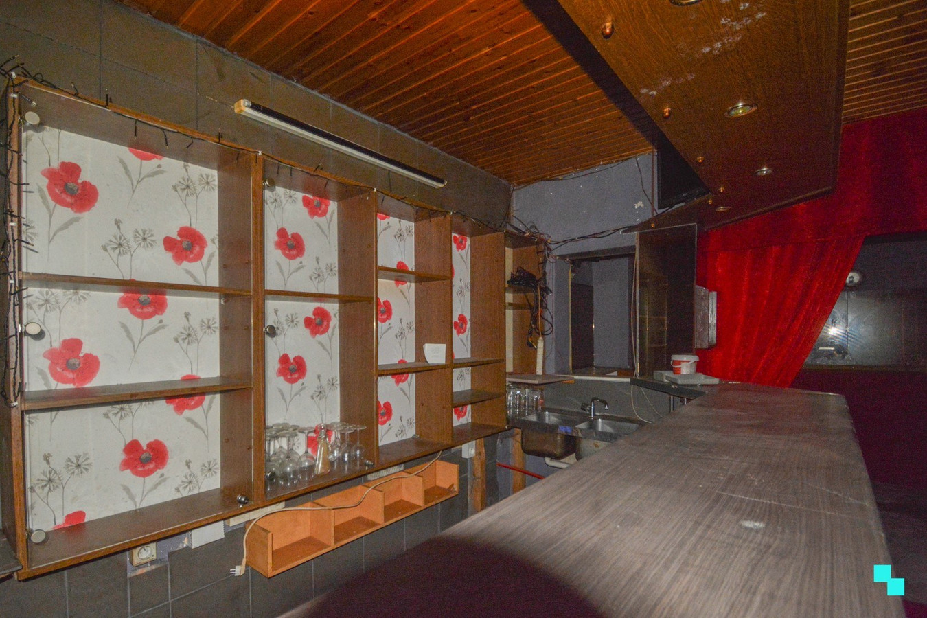 BINNENKIJKEN. Koop eens een voormalig huisje van plezier: “De danspaal ...