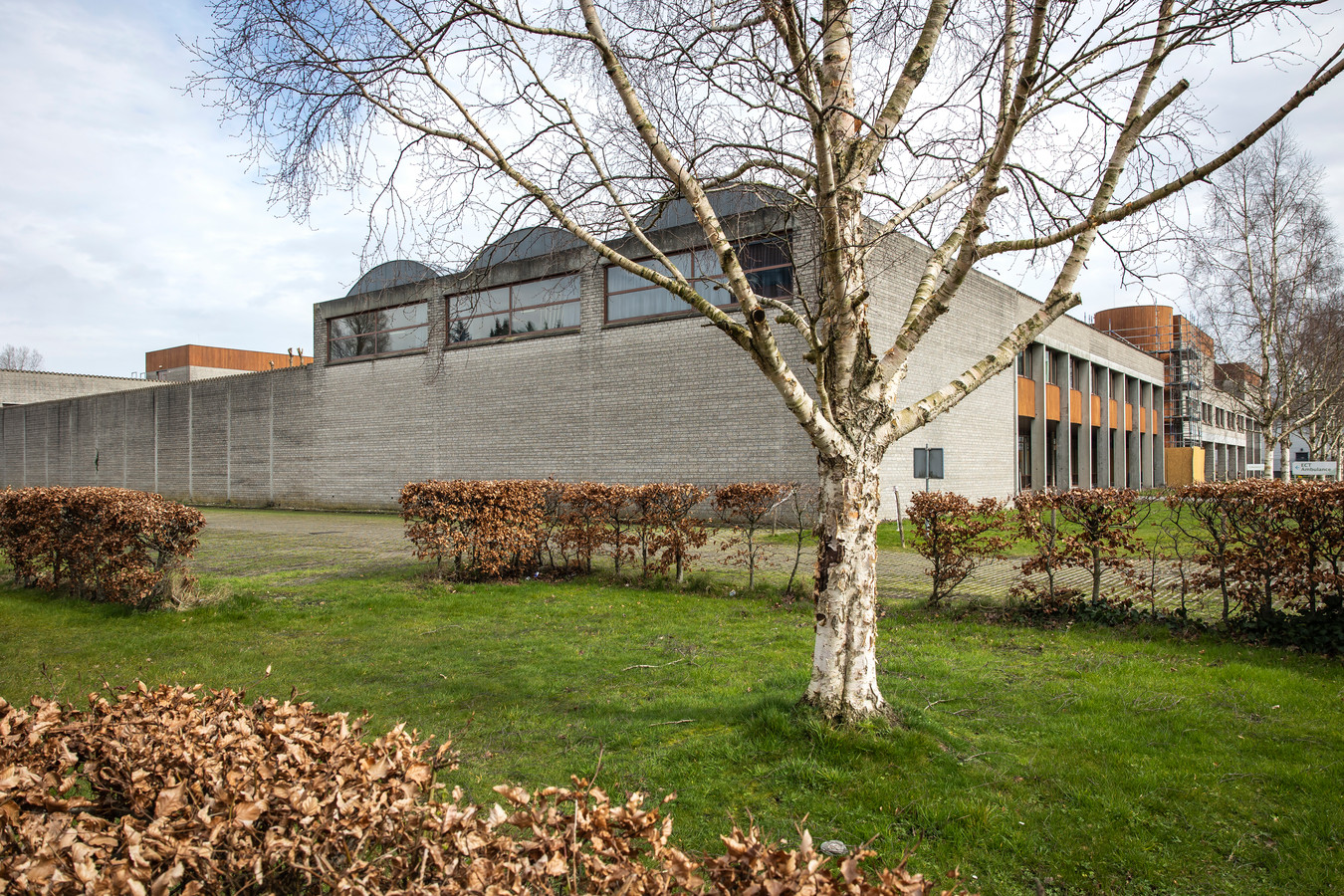 Open dag bij tbs-kliniek in Oost: ‘Achter het delict zit een mens met een verhaal’ | Foto | AD.nl