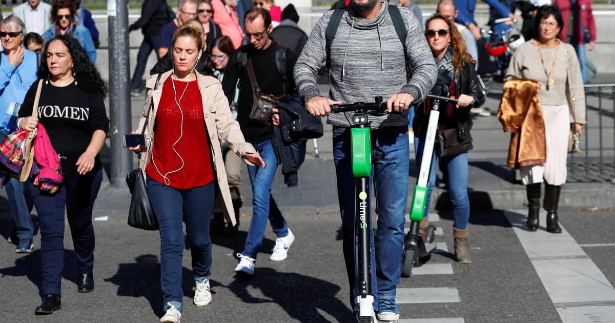 Madrid bindt strijd aan met elektrische steps op voetpad | Reizen | hln.be