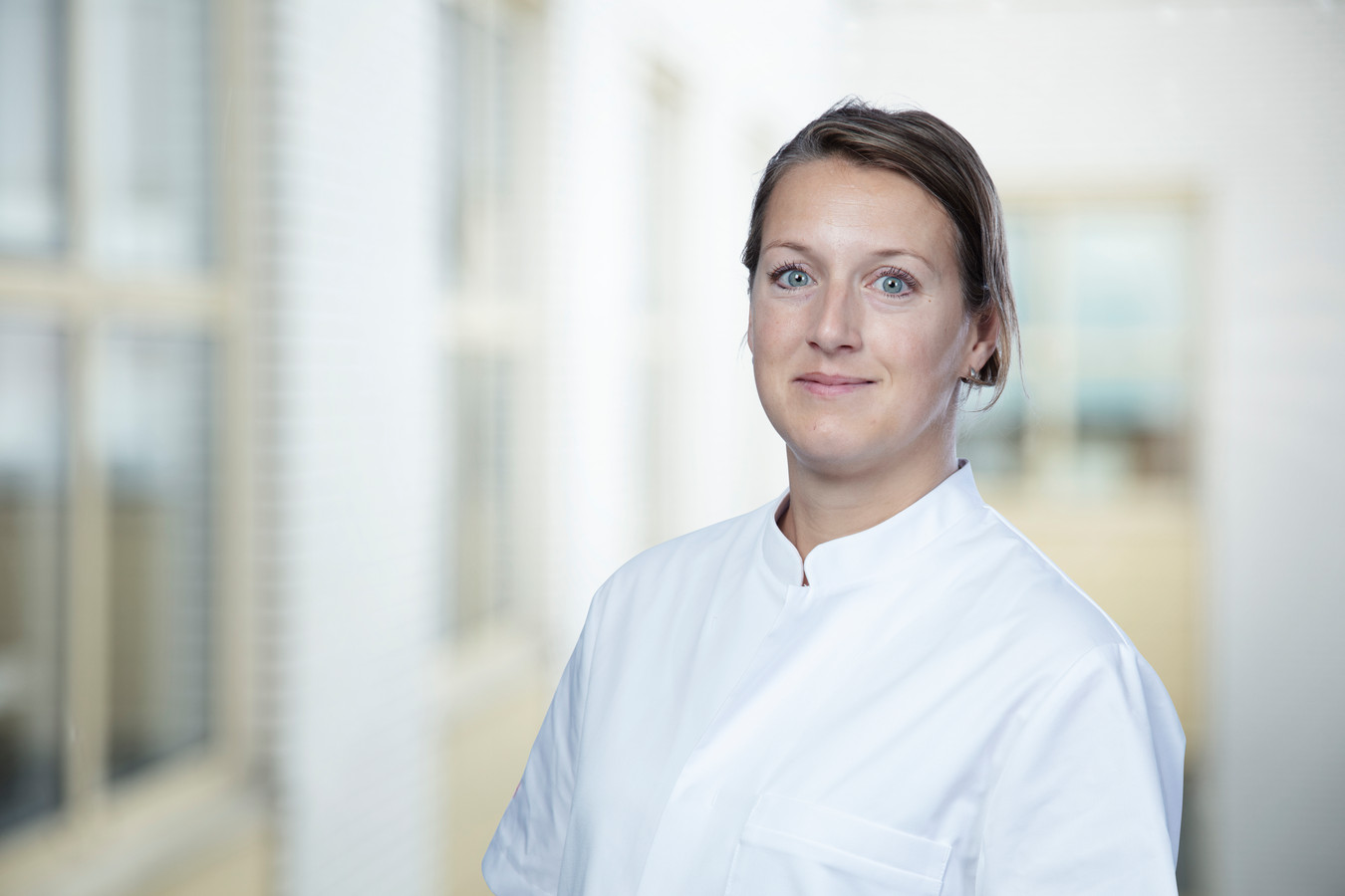 Nelique, Paula, Melanie en Isabelle staan aan jouw bed als je corona ...