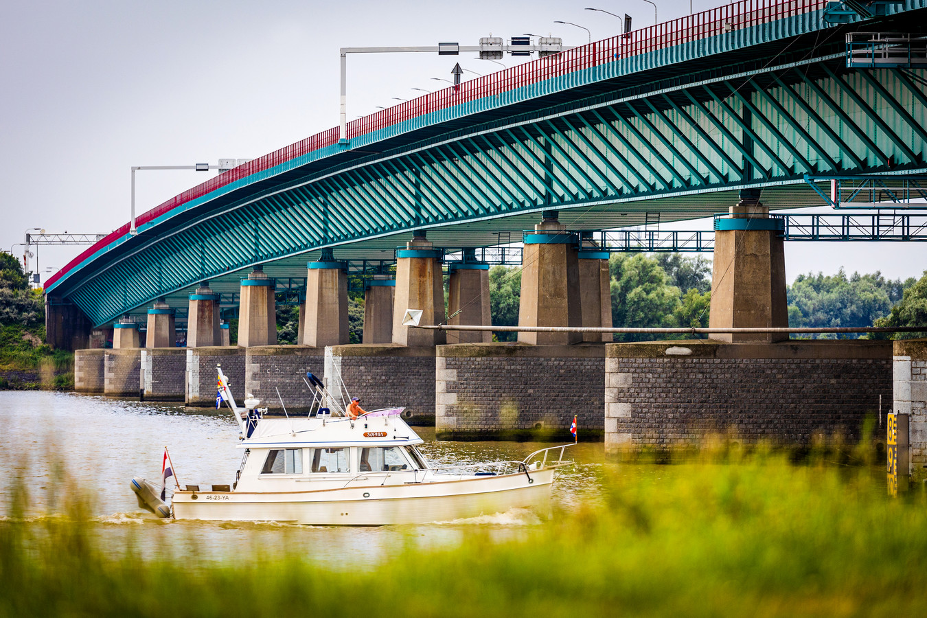 Blije én bezorgde reacties nu Haring­vliet­brug maanden langer dicht ...