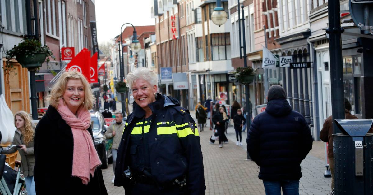Vaste wijkagent voor Oost en Dalem vertrekt: ‘Geen zorgen, we gaan ...
