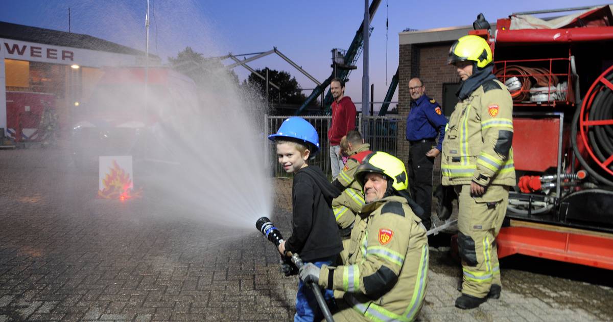 Wie wil er nog bij de brandweer op het dorp én werkt overdag ook nog ...