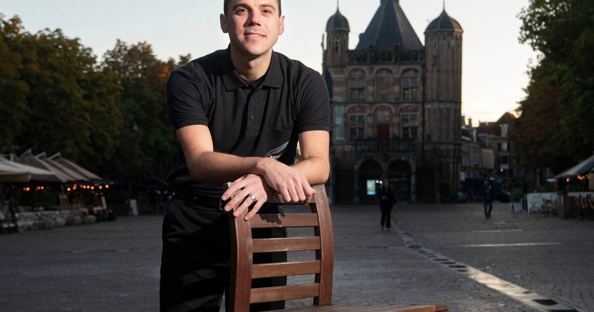 Deventenaar Paul de Kuyper kan nu de beste badmintonners ter wereld ...