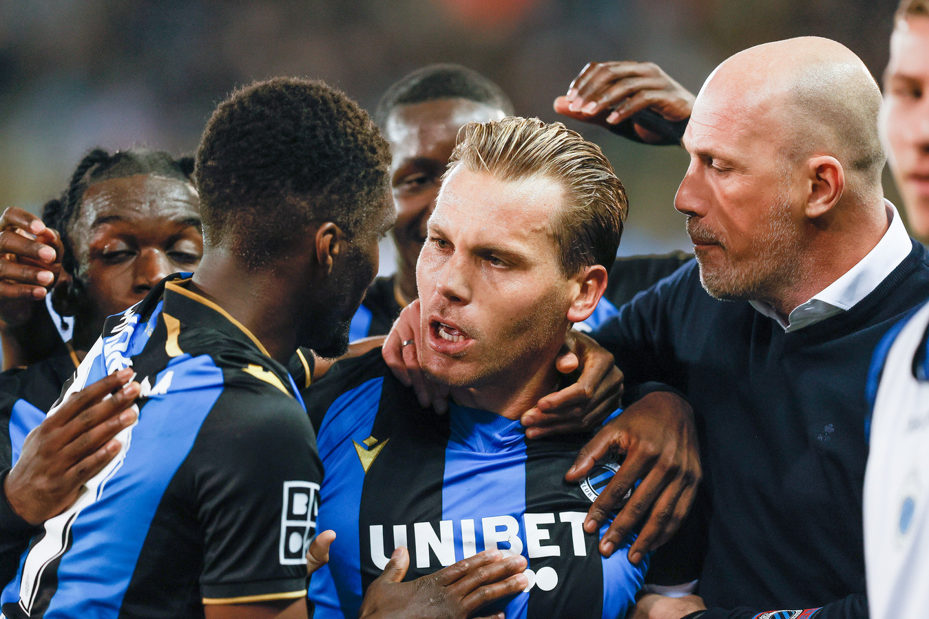 Vormer knalt Club Brugge met twee goals naar zege en koppositie | Foto ... Vormer knalt Club Brugge met twee goals naar zege en koppositie | Foto ...