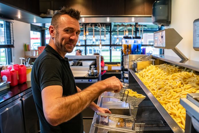 Frituur in Schoondijke staat te koop: ‘Het is steeds moeilijker goed ...