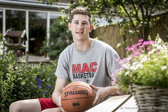 Mark Laros (19) uit Hengelo werkt in VS aan basketbaldroom | Hengelo ...