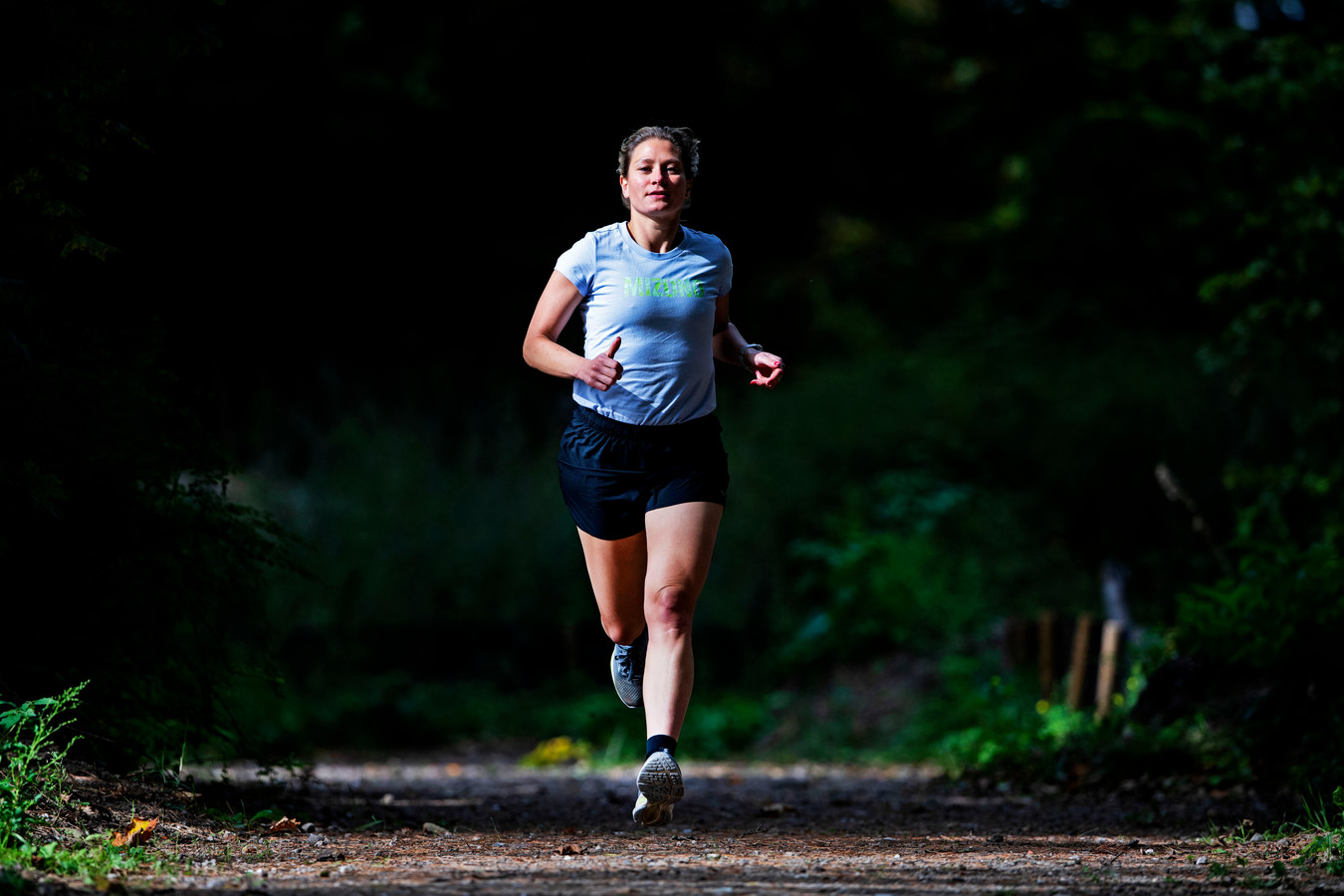Roxane Knetemann voltooit eerste marathon en blijft onder haar ...