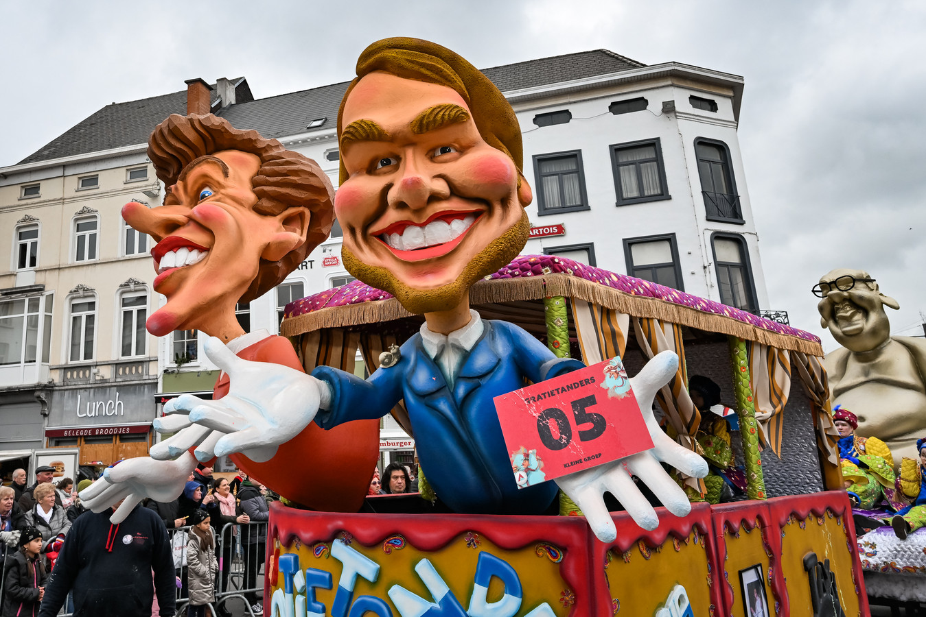 IN BEELD. Zo zag carnavalszondag in Aalst eruit | Foto | hln.be