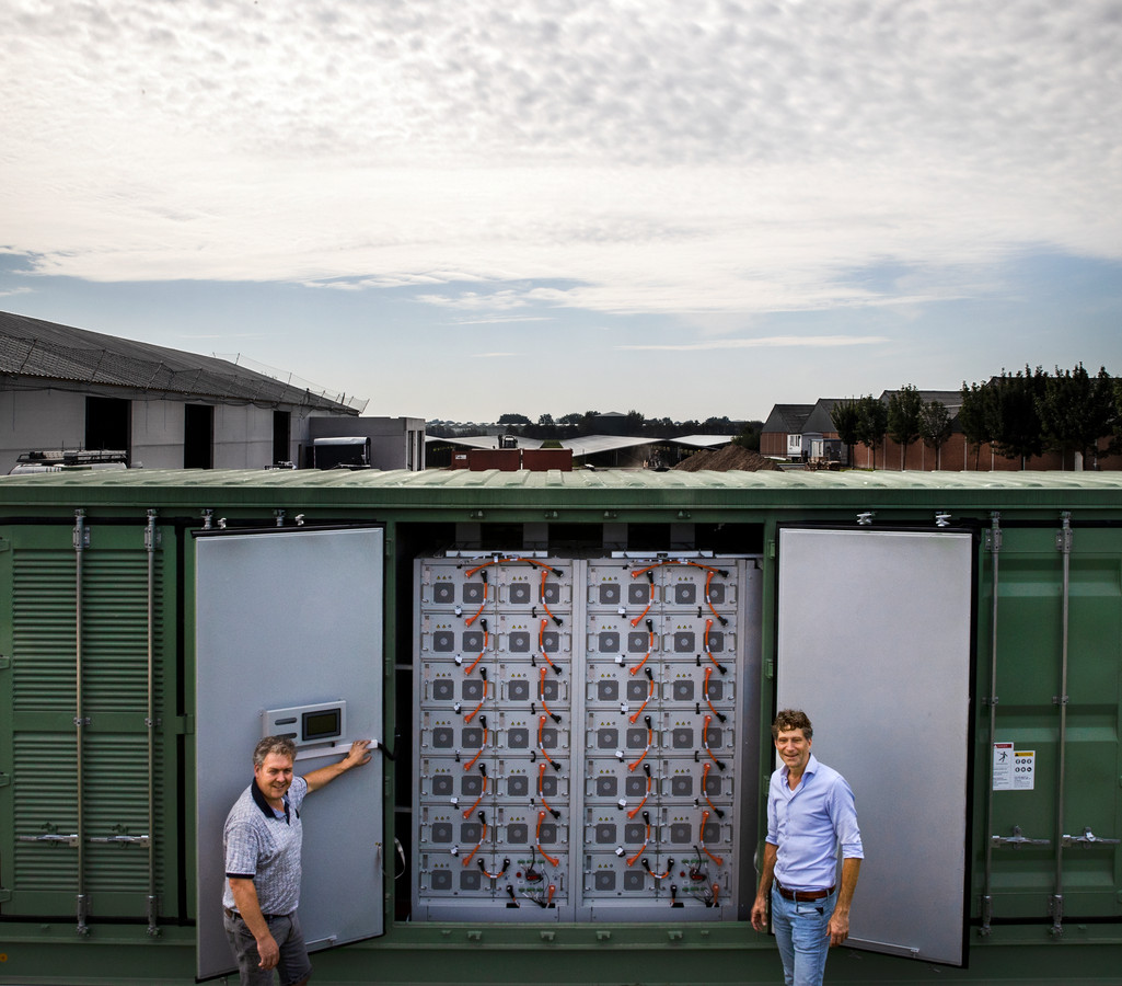 Someren spreekt van illegaal gedempte sloten, pluimveehouder zegt ...