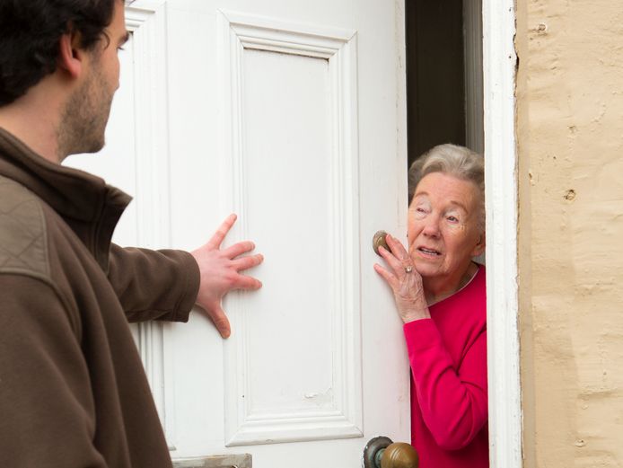 ‘Impact digitale oplichting ouderen is enorm’, zegt wijkagent, en dit ...