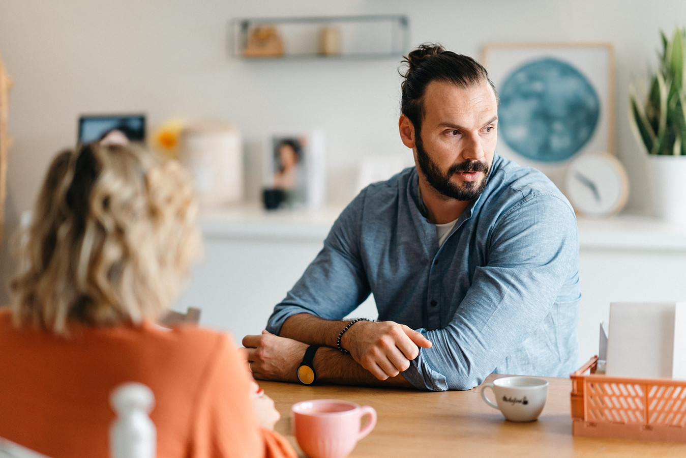 Ine Nijs, hartsvriendin van Lara Switten, praat met weduwnaar Steffen ...