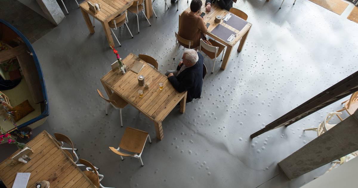 Bar Muza vijf weken dicht door waterschade aan vloer | Lier | hln.be