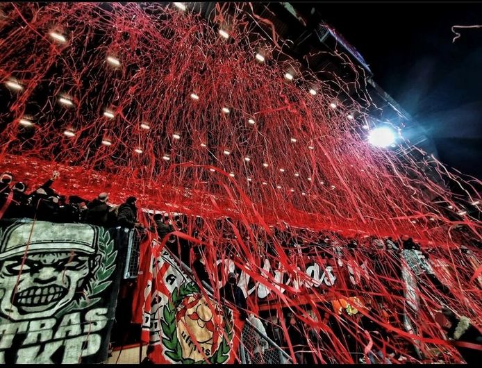 Hoe Vak-P uitgroeide tot de meest geprezen én beruchtste fanclub van ...