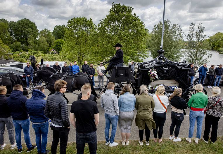 Het bewogen leven van John S., de schutter op de zorgboerderij in ...