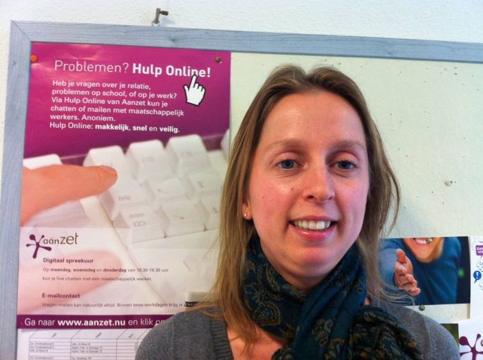 Carla geeft online advies door te chatten | Oss | bd.nl