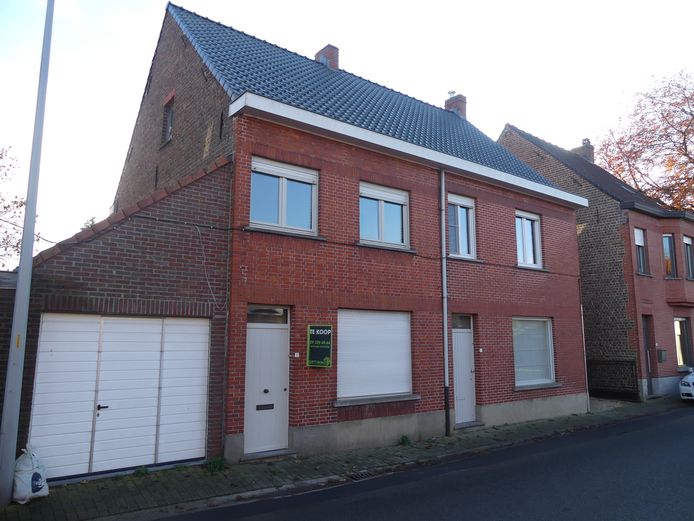 Huis met eerste atelier Roger Raveel staat te koop: “Op het ...